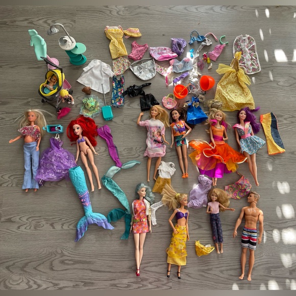 Barbie | Toys | Huge Lot Of Barbies Clothes Stroller Furniture And ...